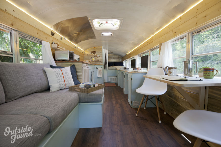 This Couple Live In A School Bus So That They Can Travel The World ...