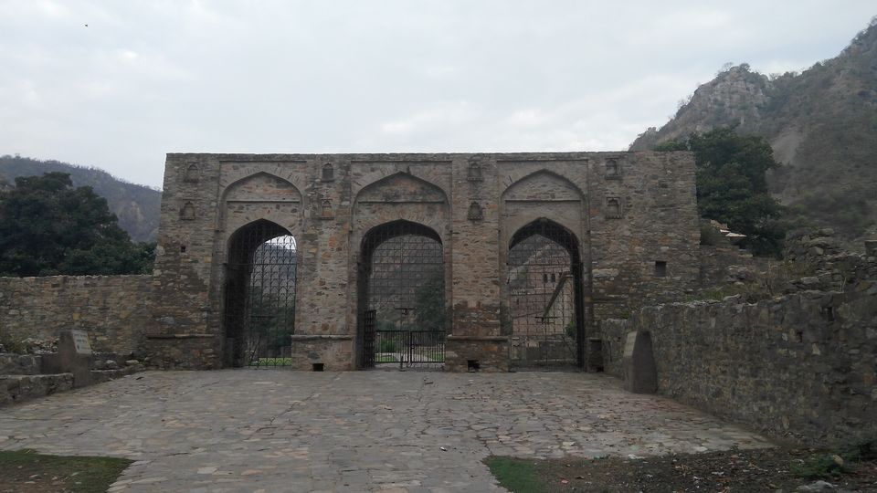 Inside Bhangarh Fort – The Most Haunted Place In India - Tripoto