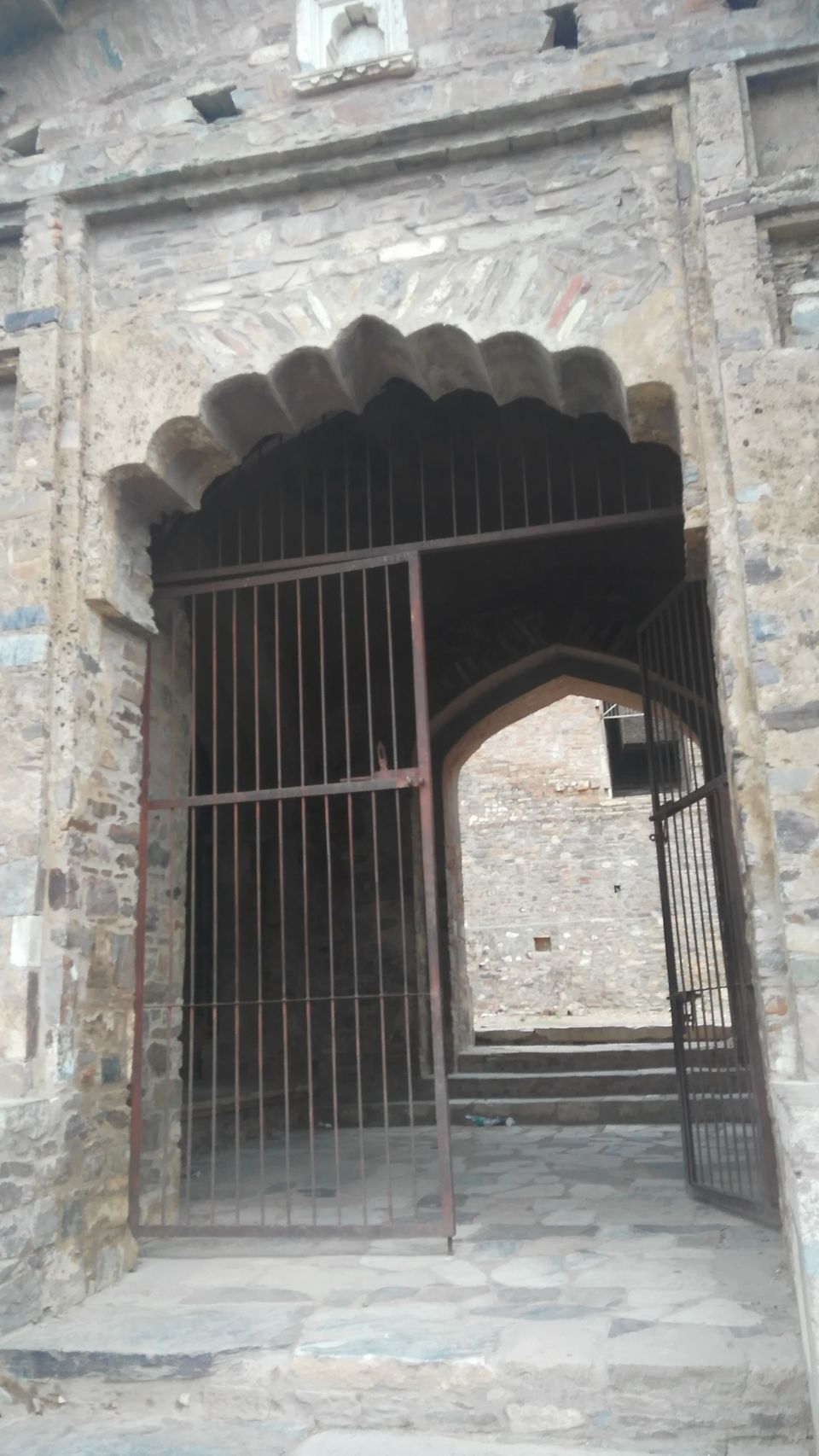 Inside Bhangarh Fort – The Most Haunted Place In India - Tripoto