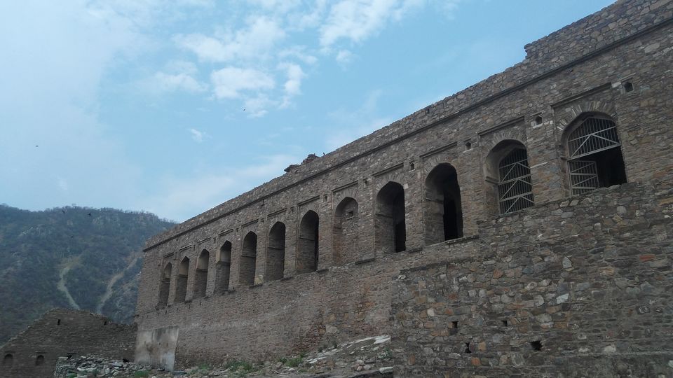 Inside Bhangarh Fort – The Most Haunted Place In India - Tripoto