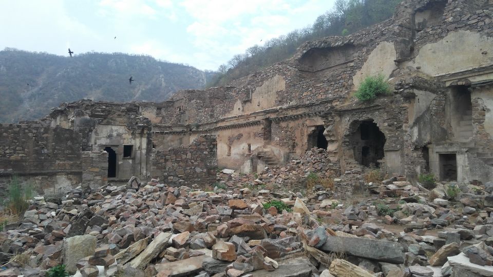 Inside Bhangarh Fort – The Most Haunted Place In India - Tripoto