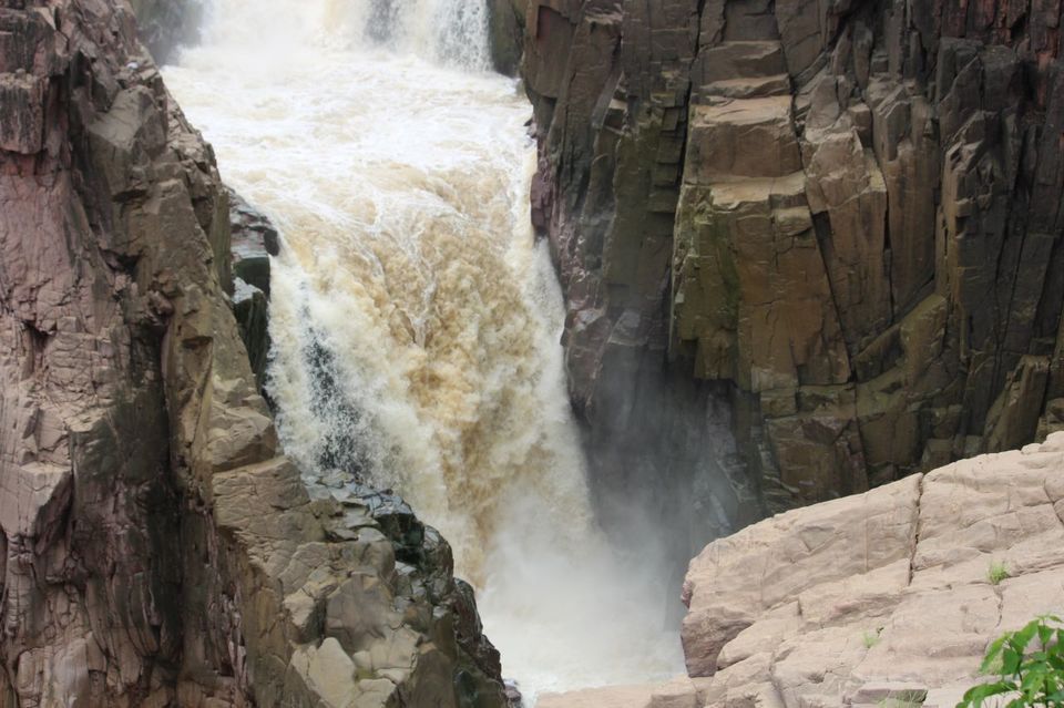 Your complete guide to the breathtaking Raneh Waterfalls - Tripoto