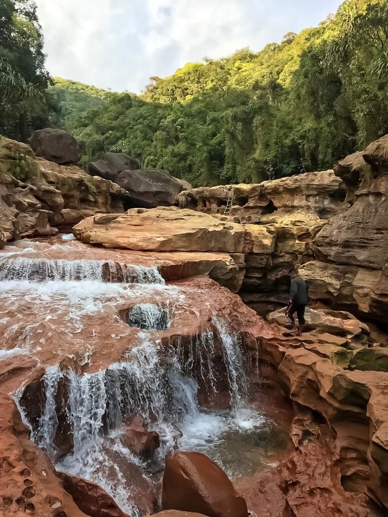Reaching the mouth of Nohkalikai - Indias tallest plunge waterfall ...