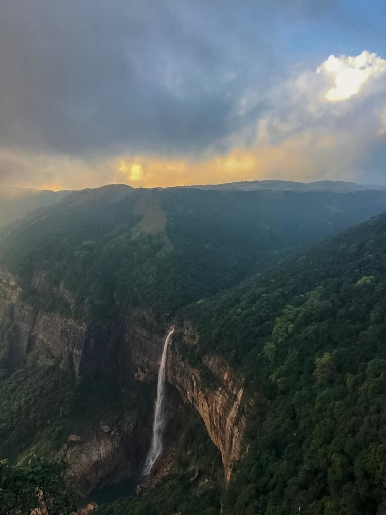 Reaching the mouth of Nohkalikai - Indias tallest plunge waterfall ...