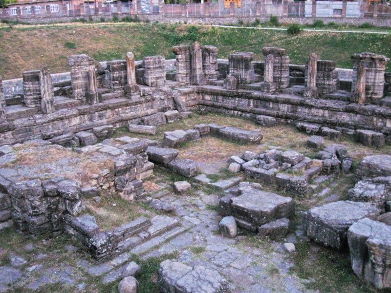 Kashmir Diary: Ruins of Ancient Temples of Awantipora - Tripoto