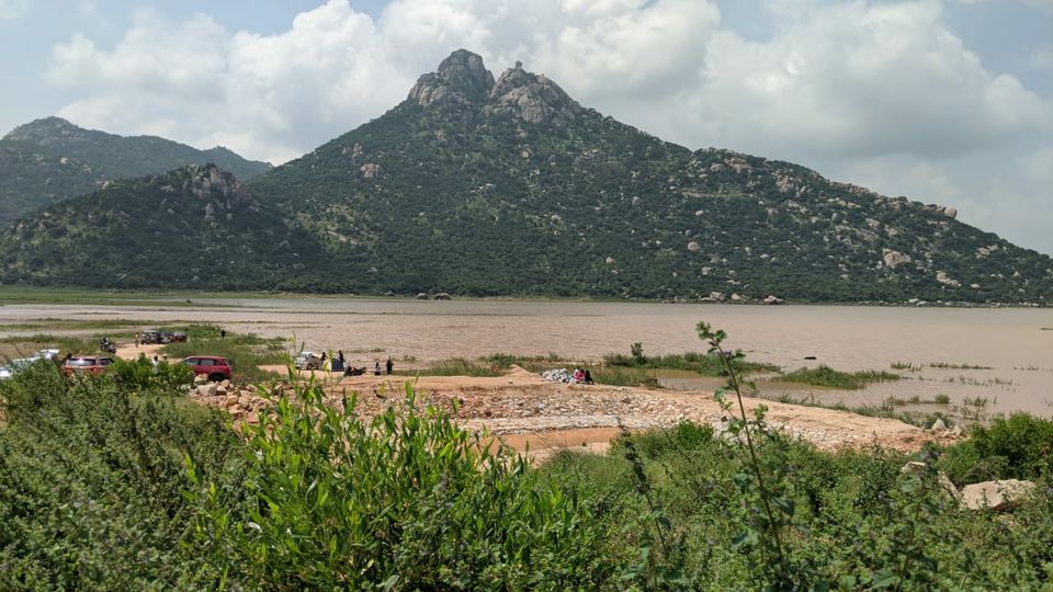 Gudibande fort..a day long story of driving, trekking and picnic ...