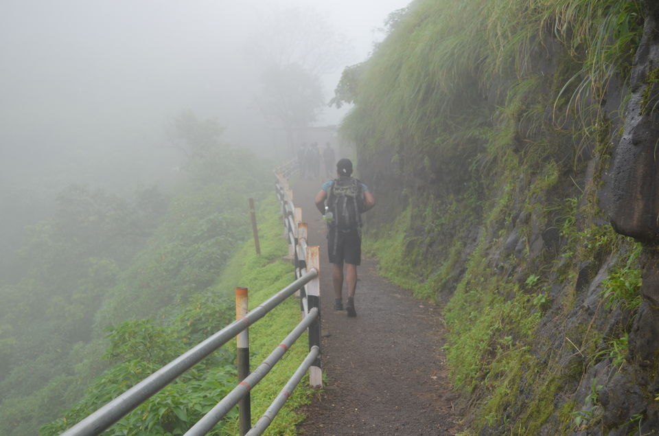 Monsoon Trek to Raigad Fort, visit raigad fort in rainy season ...