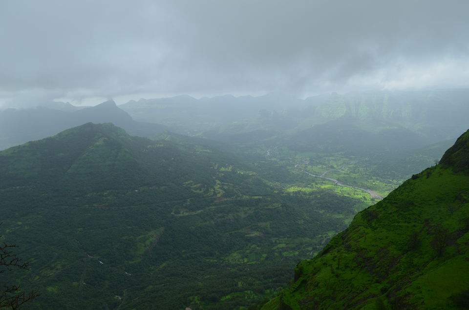 Monsoon Trek to Raigad Fort, visit raigad fort in rainy season ...