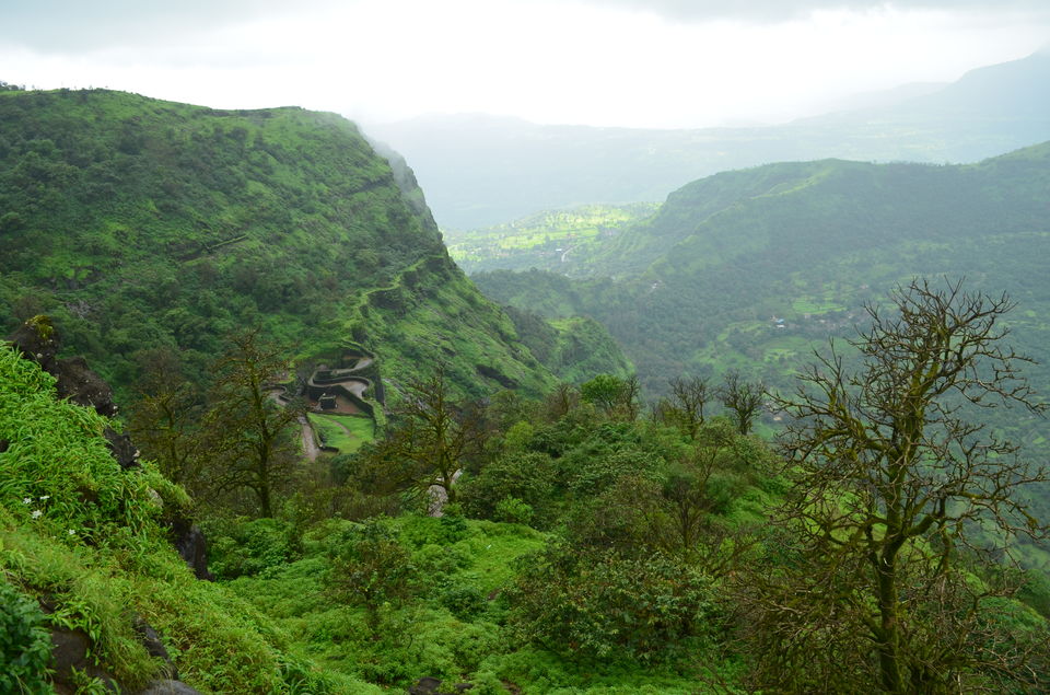 Monsoon Trek to Raigad Fort, visit raigad fort in rainy season ...