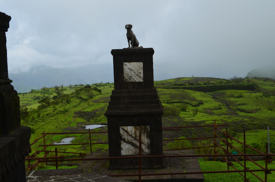 Monsoon Trek to Raigad Fort, visit raigad fort in rainy season ...