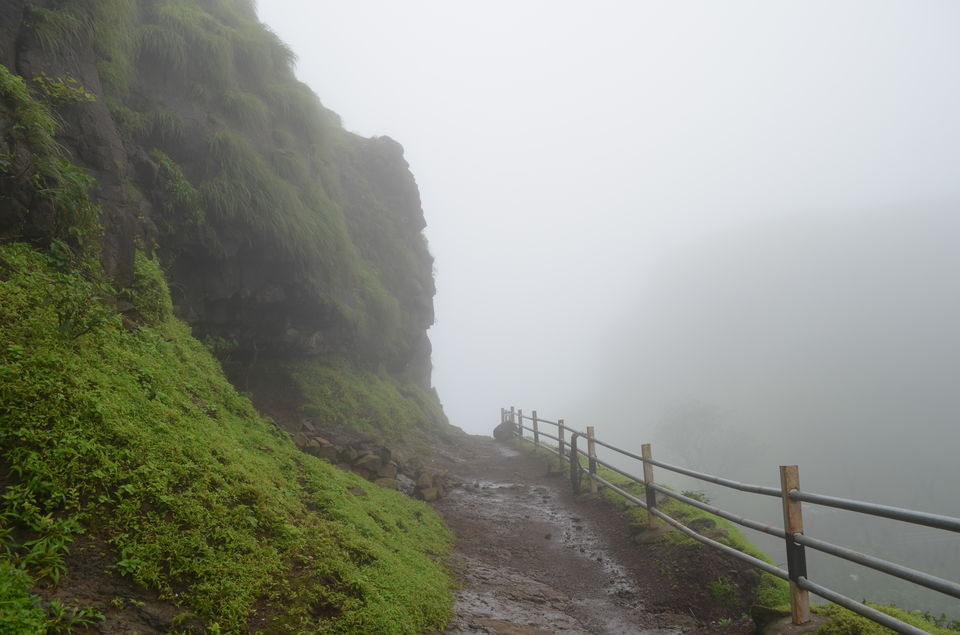 Monsoon Trek to Raigad Fort, visit raigad fort in rainy season ...