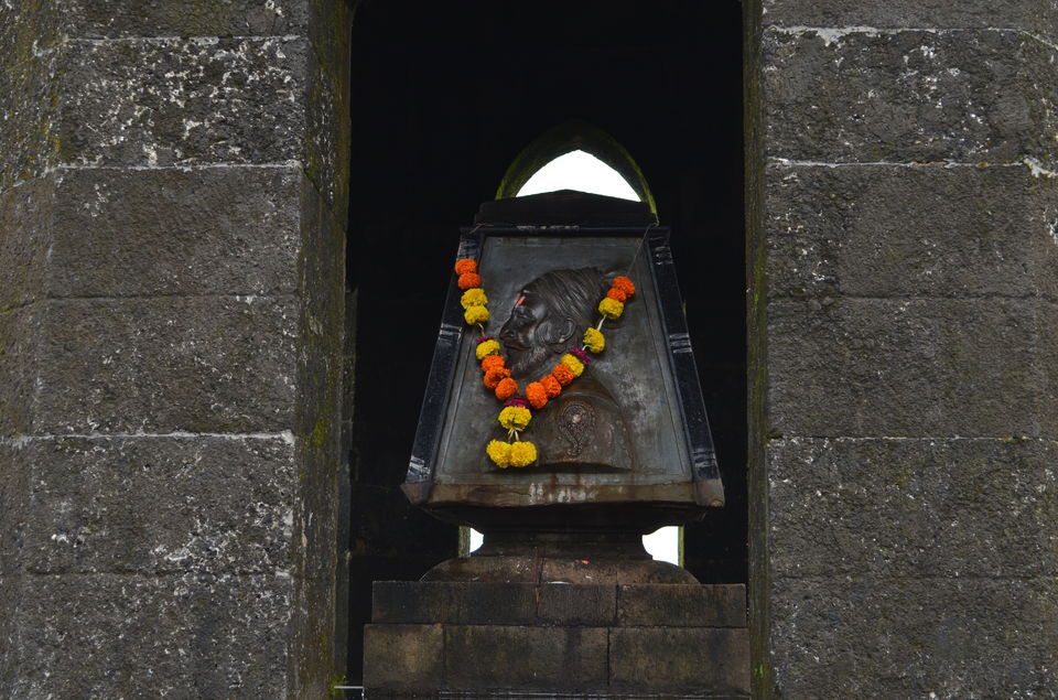 Monsoon Trek to Raigad Fort, visit raigad fort in rainy season ...