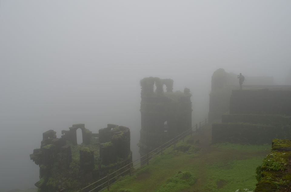 Monsoon Trek to Raigad Fort, visit raigad fort in rainy season ...