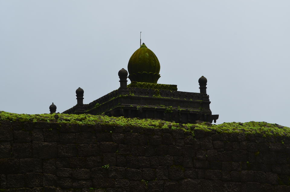 Monsoon Trek to Raigad Fort, visit raigad fort in rainy season ...