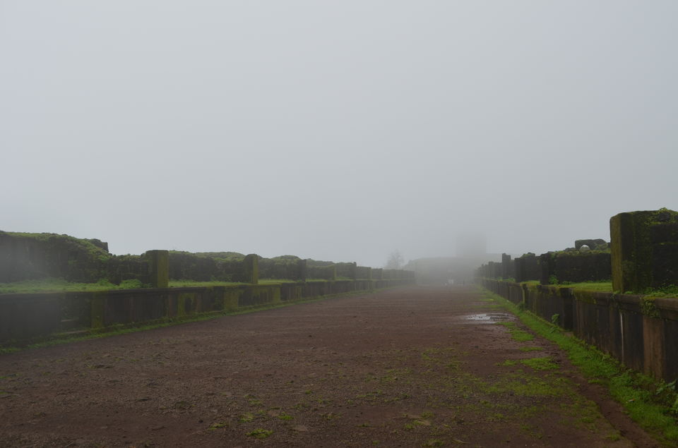 Monsoon Trek to Raigad Fort, visit raigad fort in rainy season ...