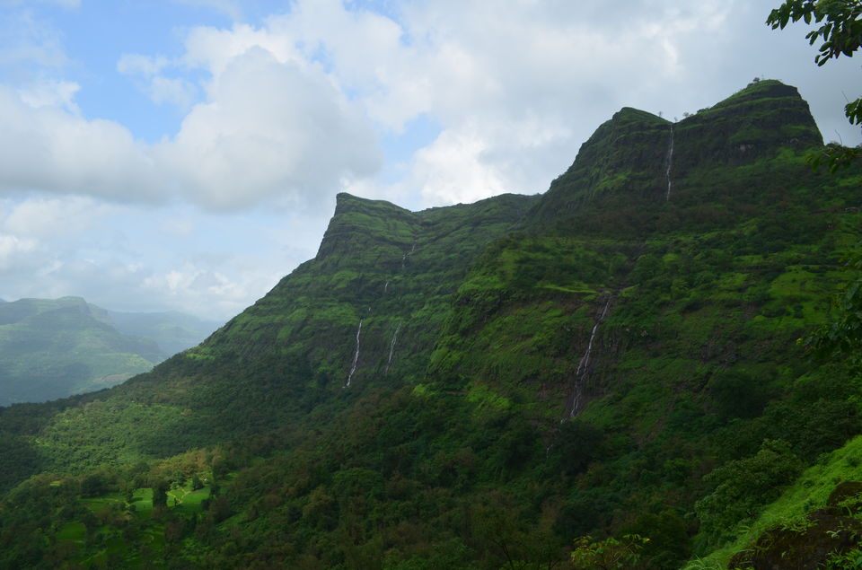 Monsoon Trek to Raigad Fort, visit raigad fort in rainy season ...