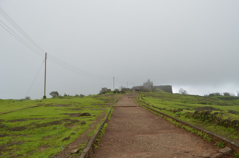 Monsoon Trek to Raigad Fort, visit raigad fort in rainy season ...