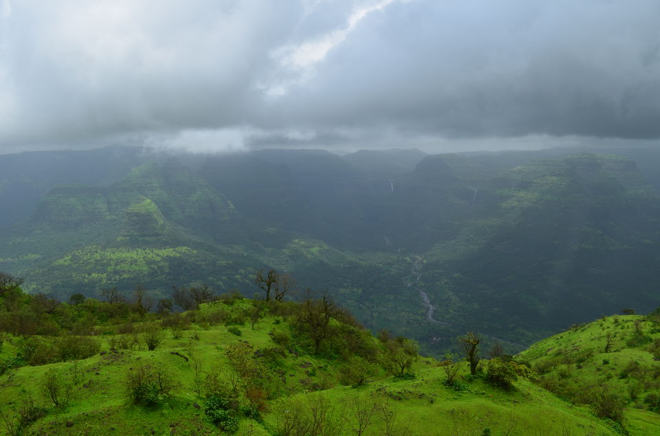 Monsoon Trek to Raigad Fort, visit raigad fort in rainy season ...