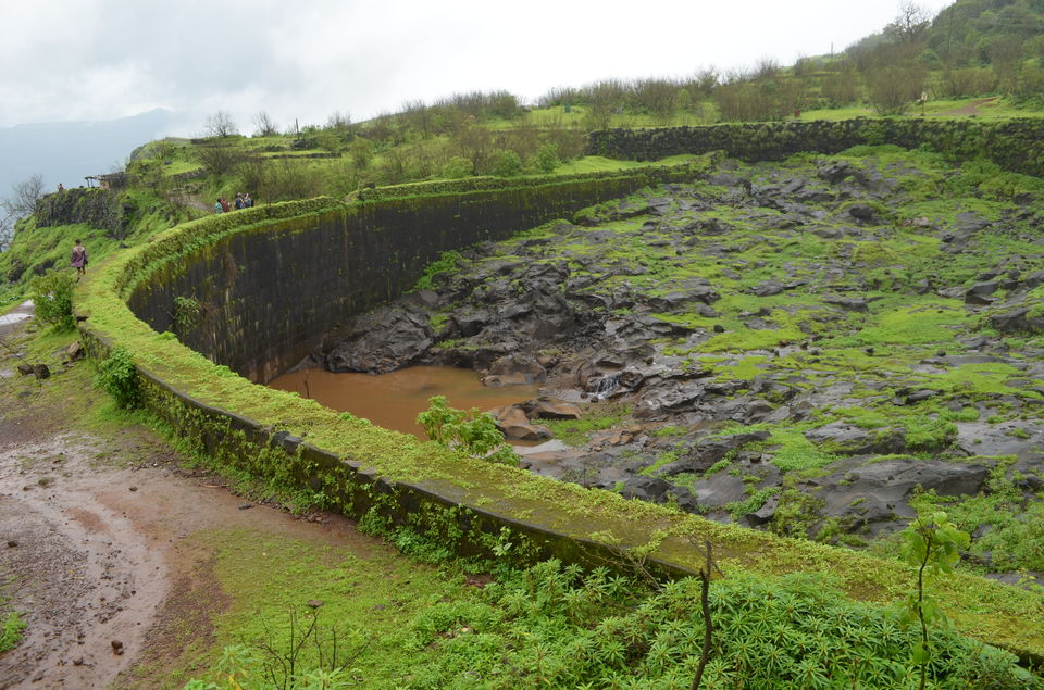 Monsoon Trek to Raigad Fort, visit raigad fort in rainy season ...