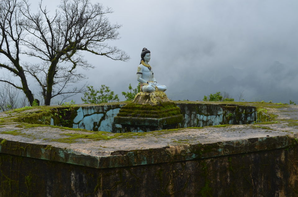 Monsoon Trek to Raigad Fort, visit raigad fort in rainy season ...