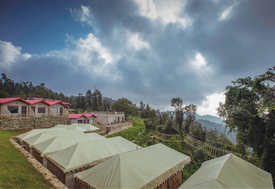 This Peaceful Resort In Chail Is Your Shot At Seeing A Snowfall In ...