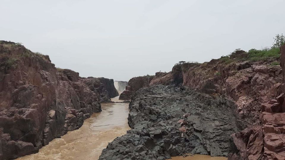 KHAJURAHO LAND OF EROTIC SCULPTURES TO RAHNE FALL INDIAS GRAND CANYON ...