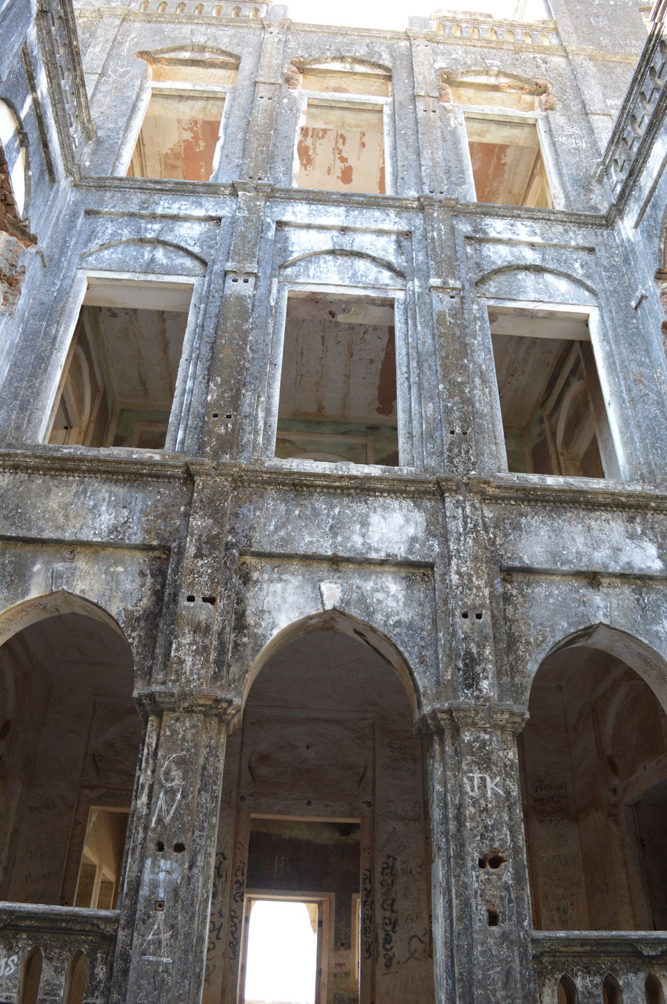 A Ghost palace of Idar city offbeatgetaway - Tripoto