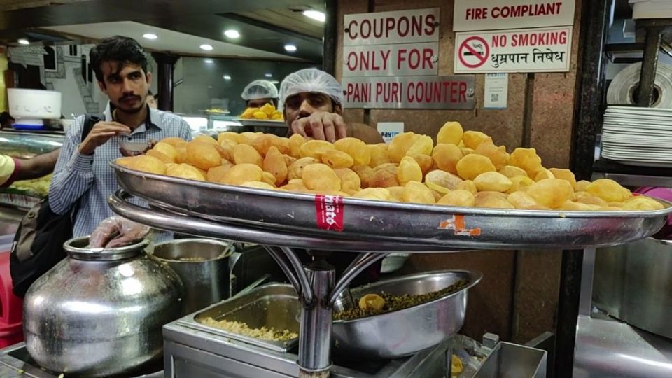 10 Must Eat Places Mumbai | Mumbai Street Food - Wandersla - Tripoto