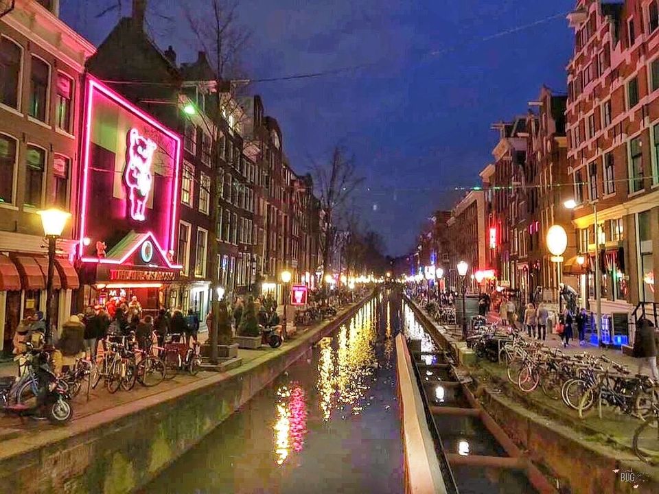 My Experience Of Window Shopping In The Red Light Area Of Amsterdam ...