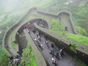 Visit Lohgarh Fort in Pune. Information, Location, Visiting Hours.
