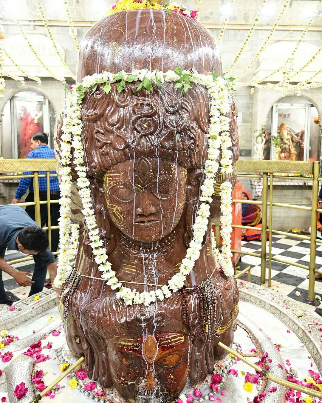 A unique 2,7 meters tall sandstone sculpture of Rudra Shiva discovered ...