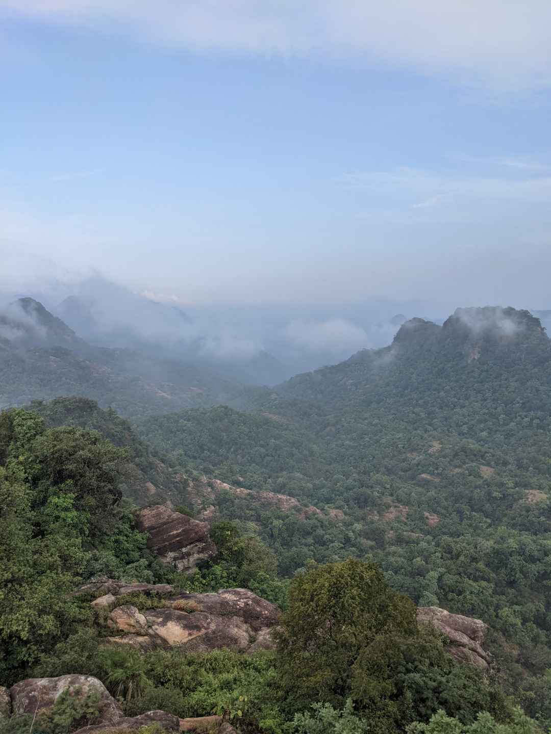 Bee Falls, Pachmarhi, India: View Images, Timing and Reviews | Tripoto