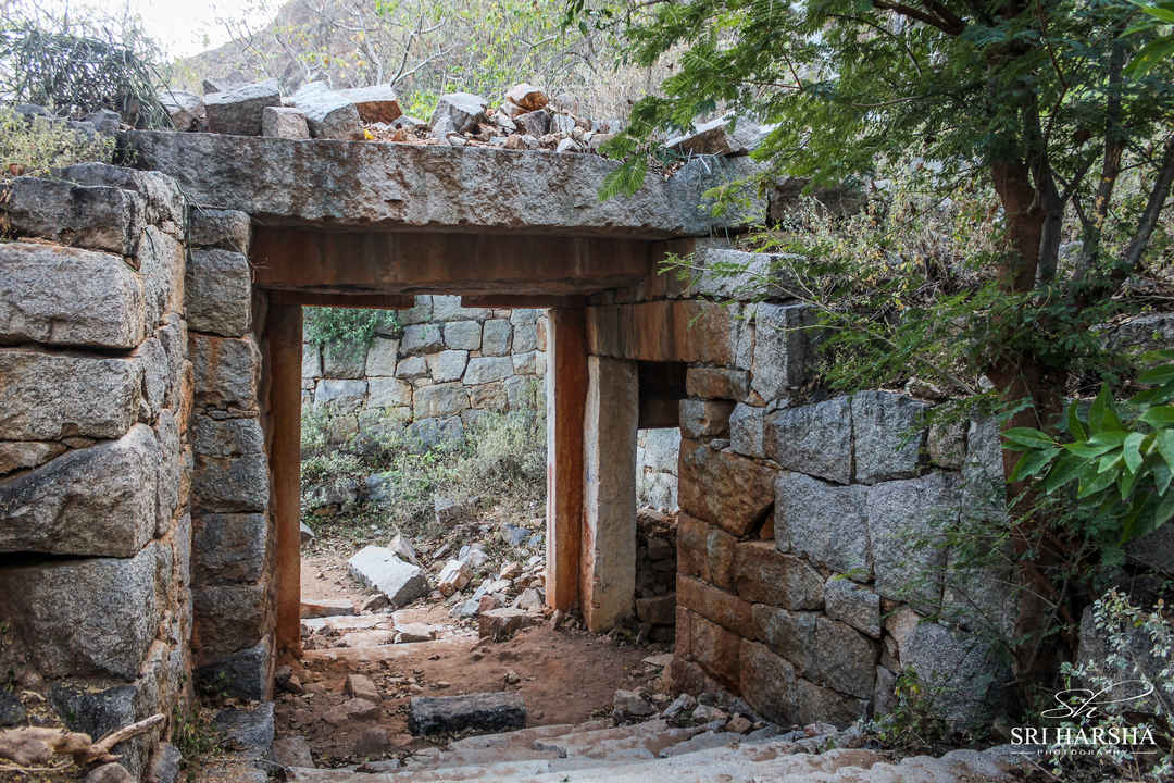 devarakonda fort which district