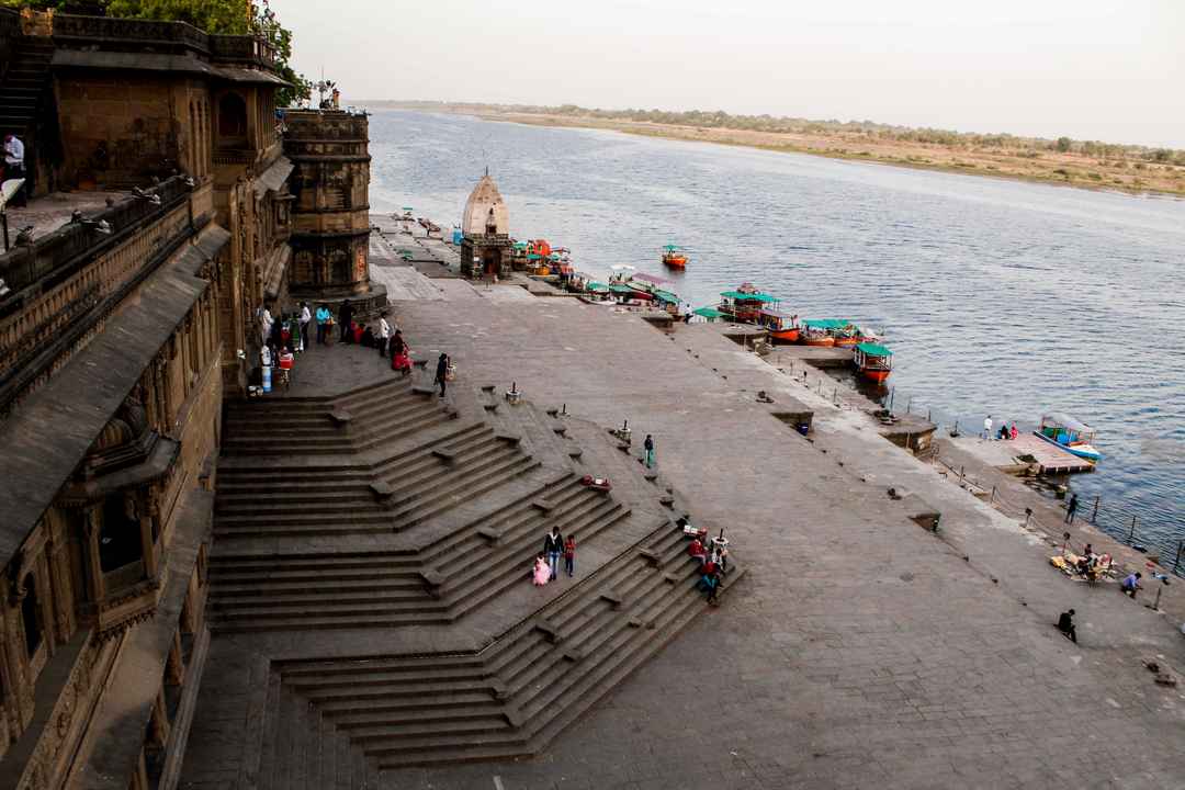 Maheshwar - visit to Narmada ghat, Ahilya fort and much more.... - Tripoto