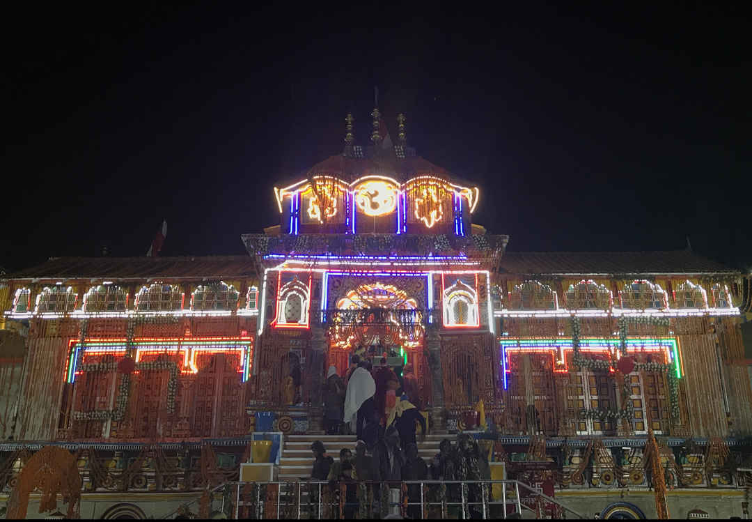 badrinath night view