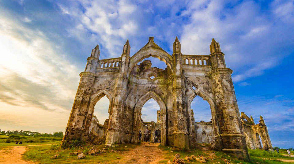 10 Offbeat Historical Monuments In India To Bring Out The History Lover ...