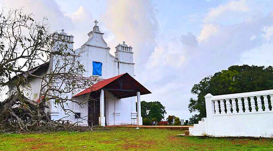 Think twice before wandering to this haunted church in Goa - Tripoto