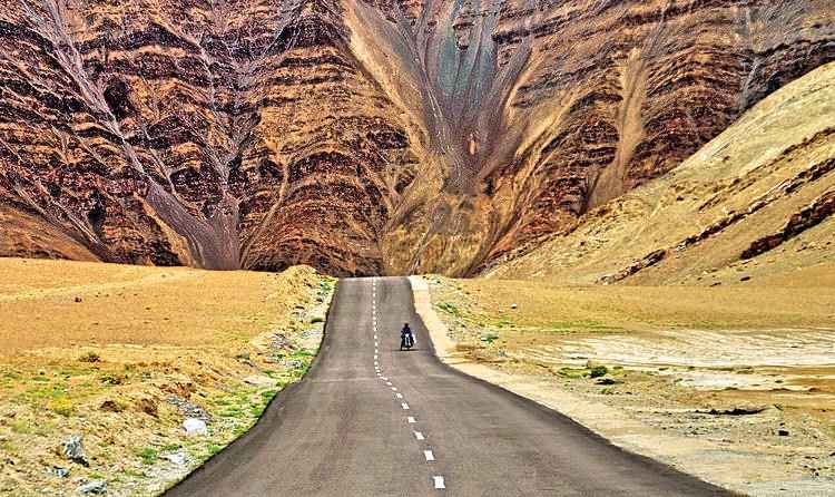 Heres how you can reach Umling la(19300ft).The worlds highest motorable ...