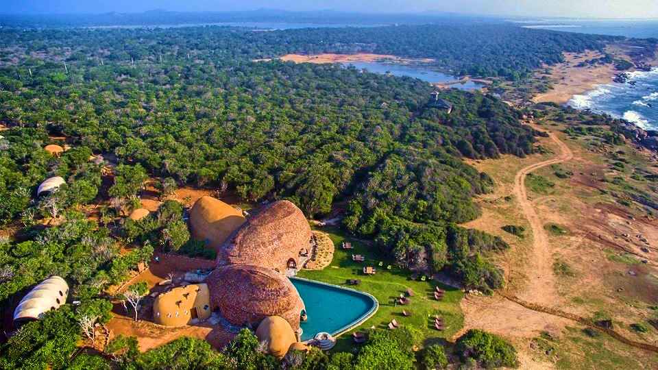 This Extraordinary Safari Camp Has Leopards On One Side And Ocean On ...