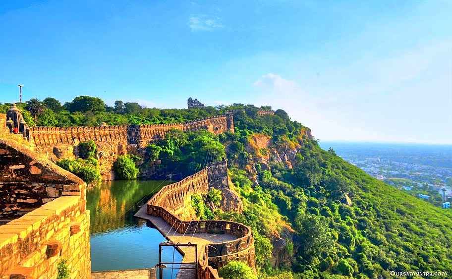 Chittorgarh Fort - A Walk Through Indias Largest Fort BestOfTravel ...