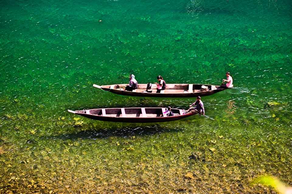 Heres How to Get to the Sparkling and Surreal Umngot River - Tripoto