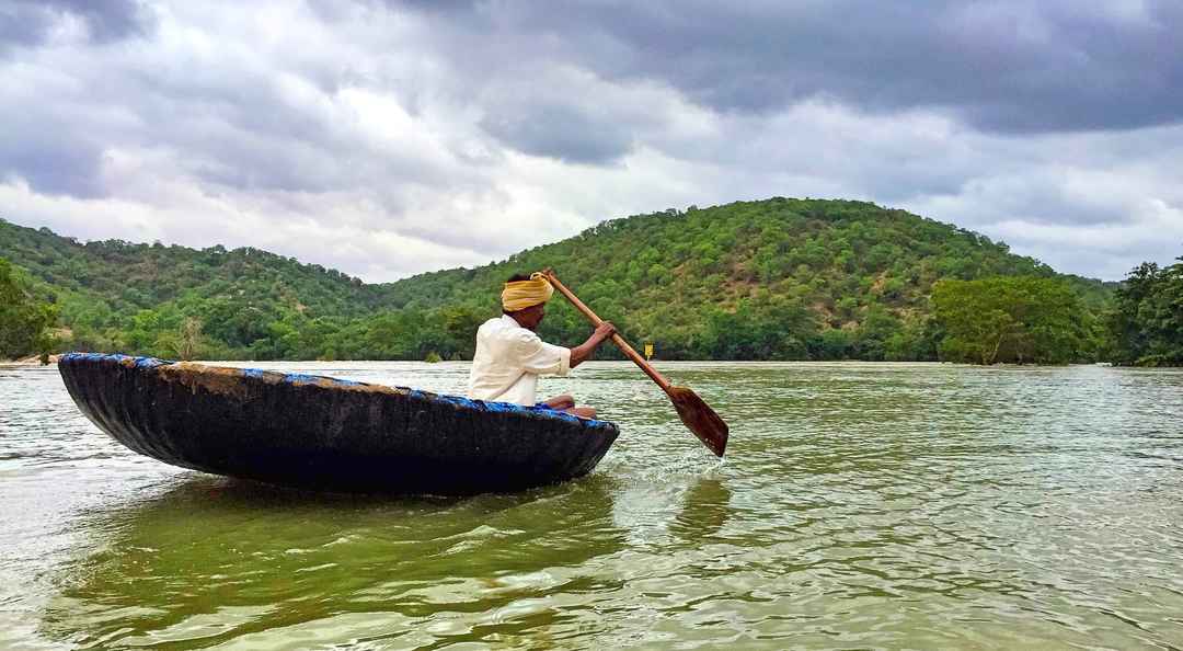 Thrilling Coracle ride at Hogenakkal Falls - Tripoto