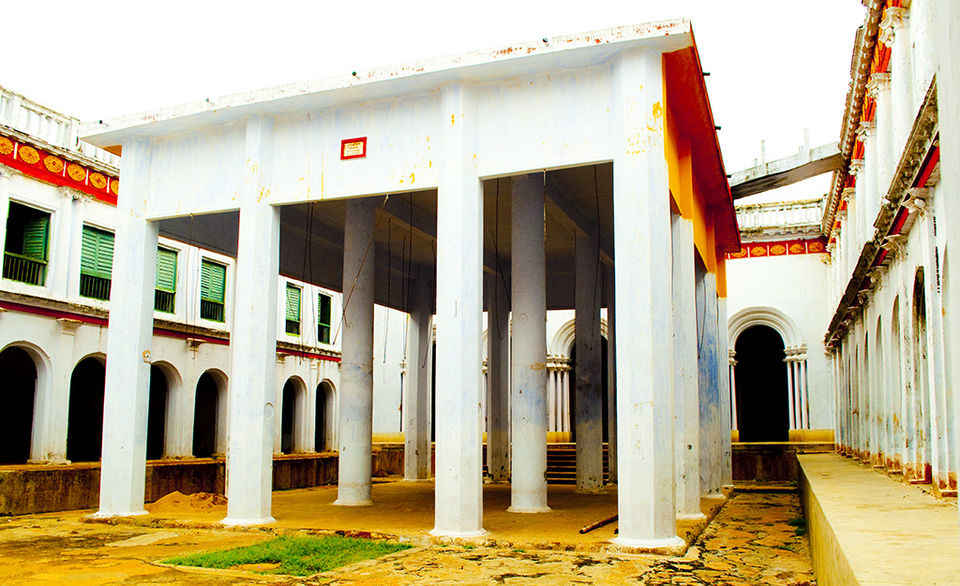 বৈষ্ণব মতে পুজো প্রচলন, বলির সময় আজও ঠাকুরের স্থান পরিবর্তন তবে ...