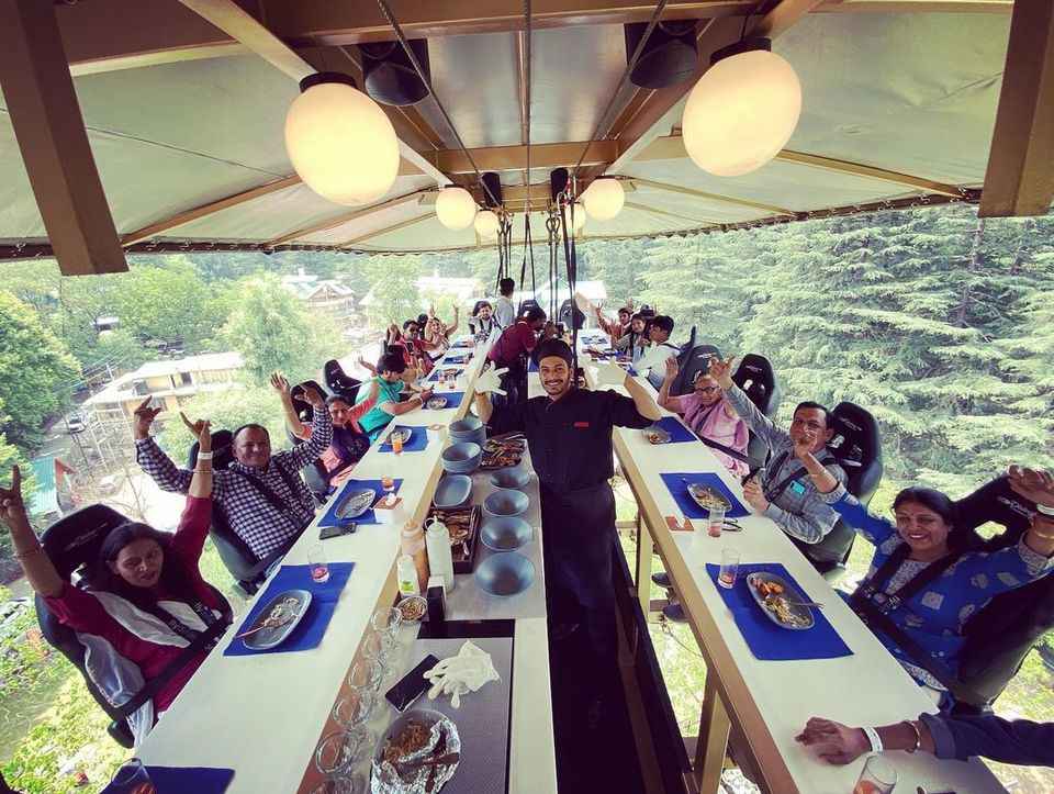 Manali में खुला हिमाचल का पहला Flying Restaurant, हवा में बैठकर लीजिए ...